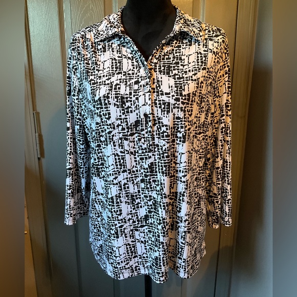 212 Collection | Tops | 22 Collection Xl White With Black Print 14 ...